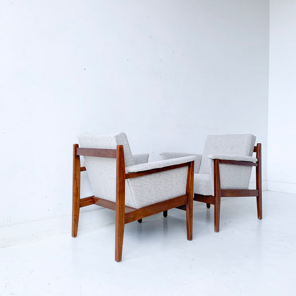 Pair of Mid Century Modern Paoli Lounge Chairs with New Upholstery ...